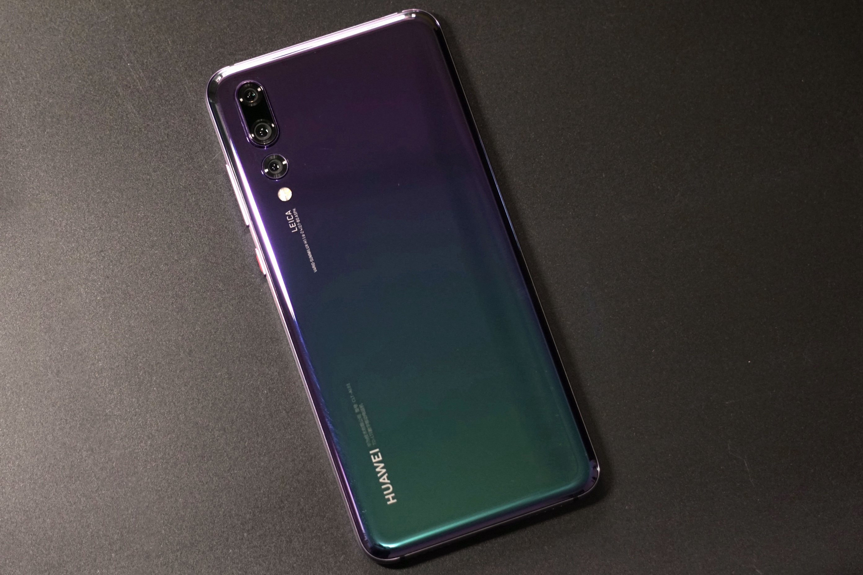 华为P20 Pro极光色开箱，徕卡三摄最亮眼 - 华为P20系列晒单评测 花粉俱乐部